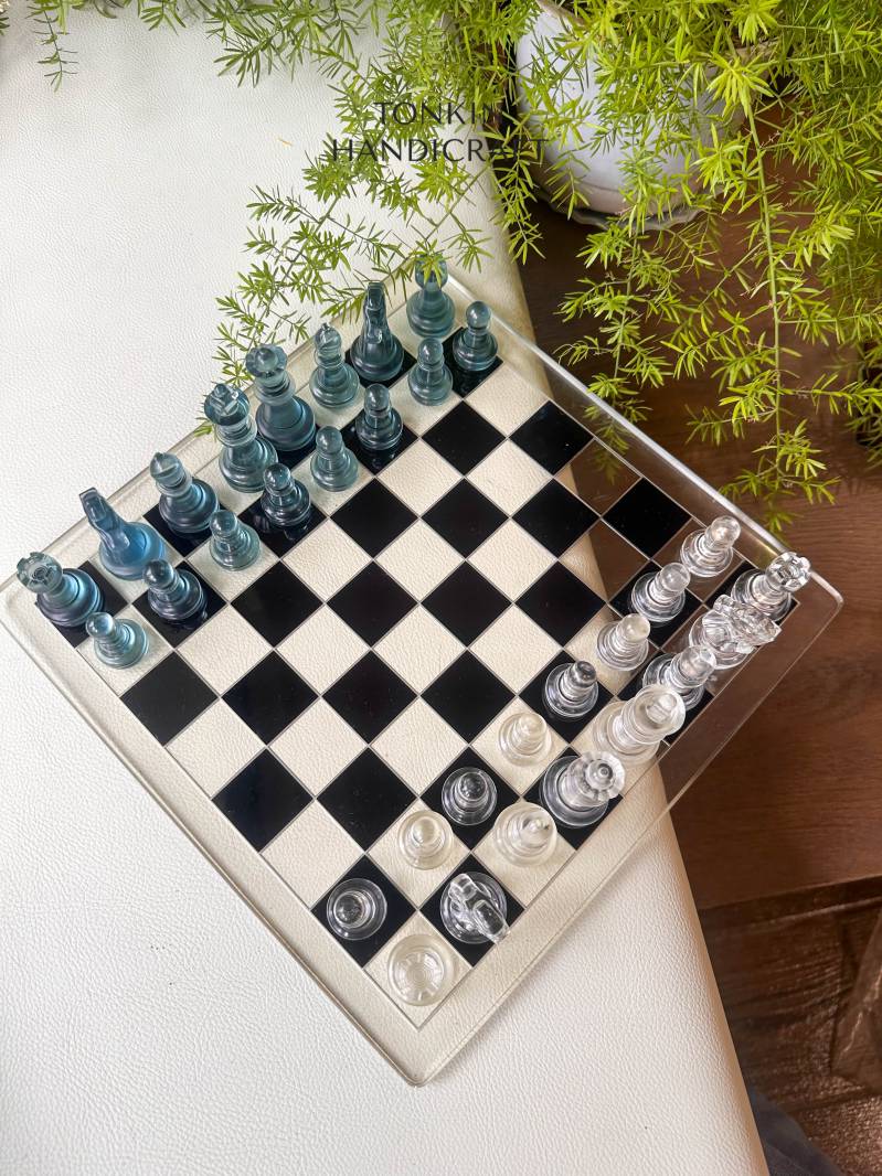 Lam Resin Chess Set — TONKIN HANDICRAFT