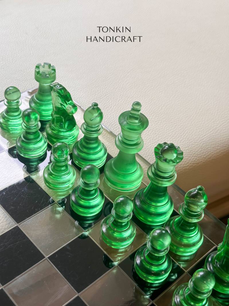 Gru Resin Chess Set — TONKIN HANDICRAFT