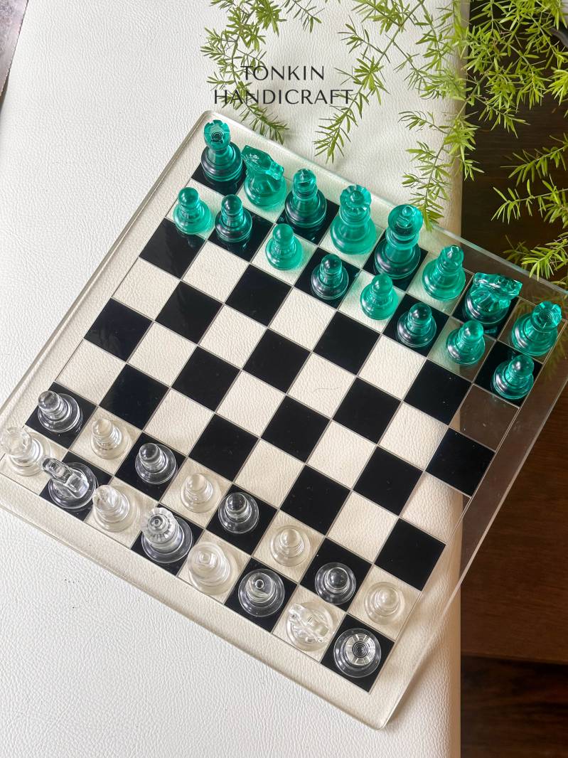 Yumo Resin Chess Set — TONKIN HANDICRAFT